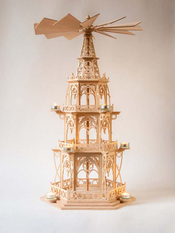 Traumpyramide | Weihnachtspyramide aus Holz | Jetzt kaufen